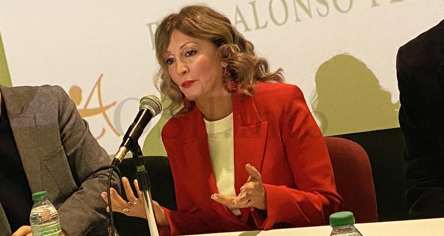 A valdeorresa Elisa Alonso presenta na Rúa o seu libro sobre a ...