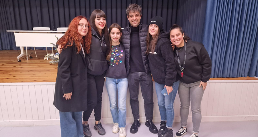Visita e charla formativa do actor barquense Christian Escuredo no IES ...