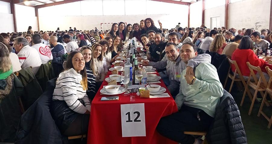 Unhas 500 persoas desfrutan en Petín dunha animada Festa da Freba